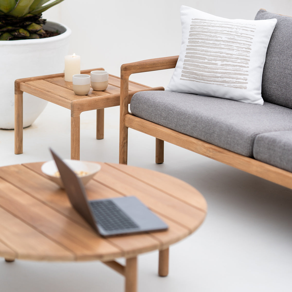 Quatro Outdoor Round Coffee Table – Life Interiors