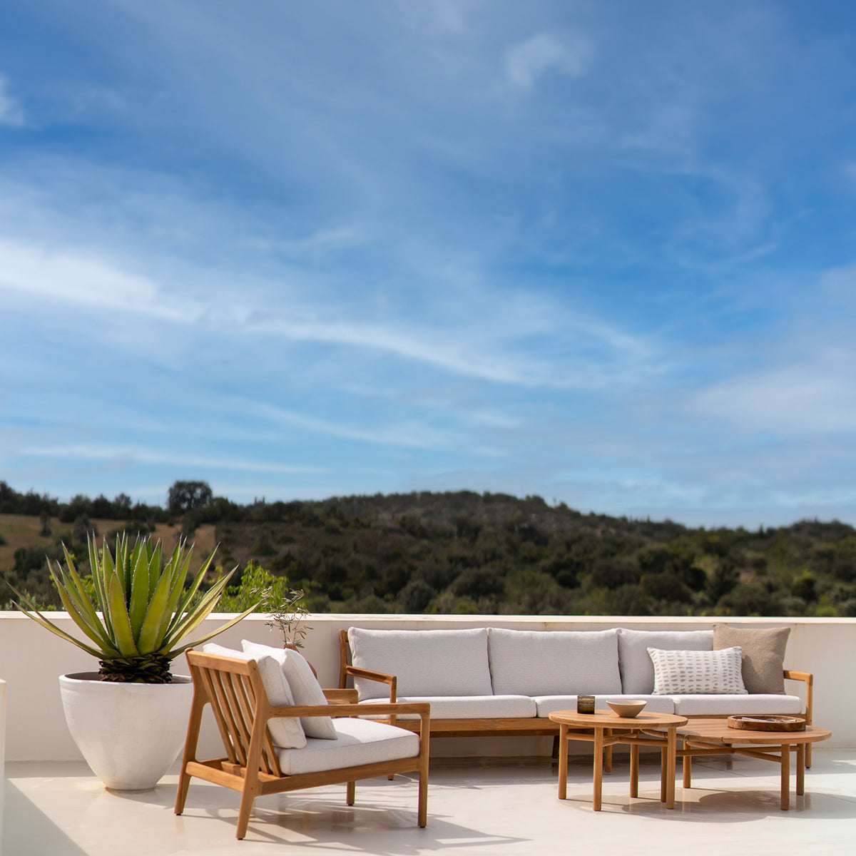 Quatro Outdoor Round Coffee Table – Life Interiors